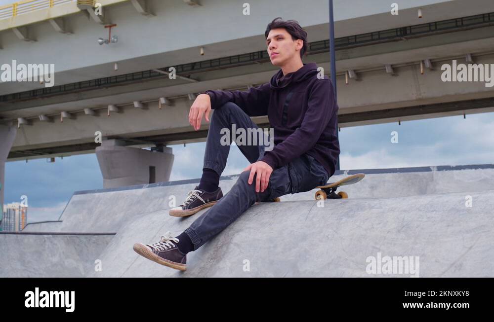 Skateboard ramps Stock Videos & Footage - HD and 4K Video Clips - Alamy