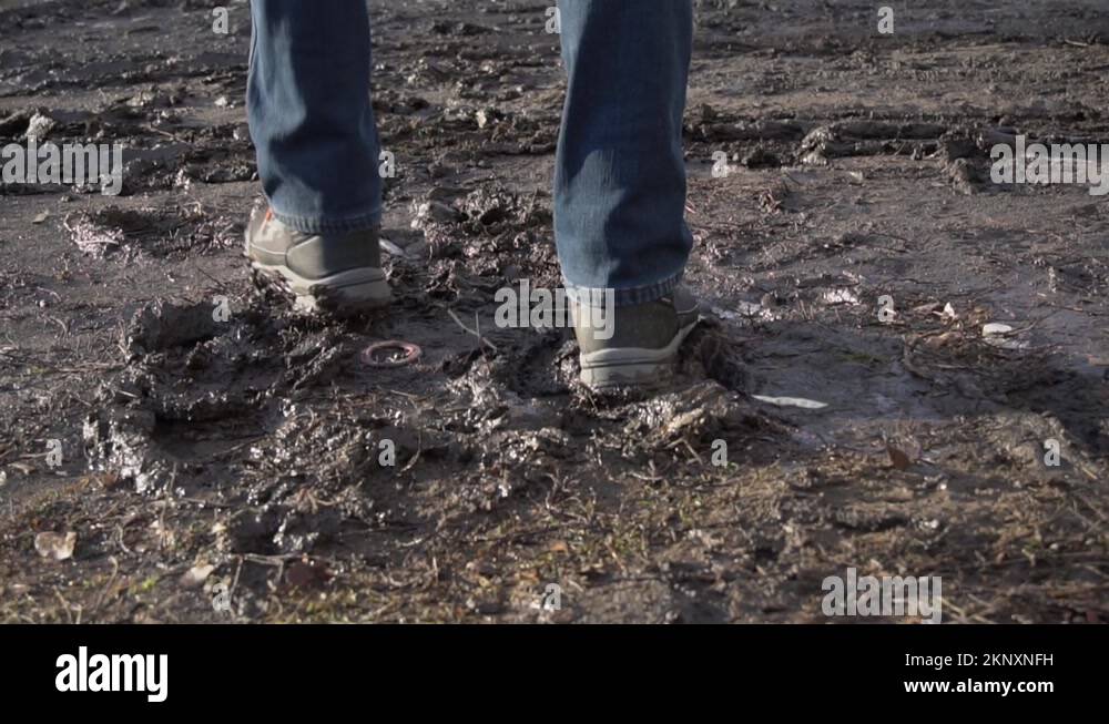 Splashing a trench Stock Videos & Footage - HD and 4K Video Clips - Alamy