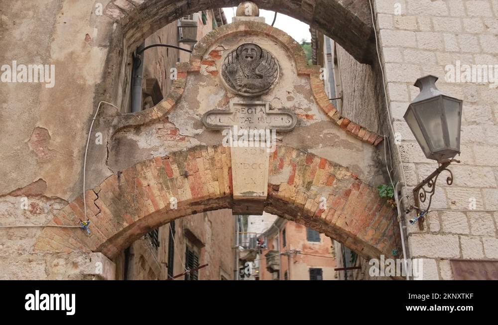 Medieval arch Stock Videos & Footage - HD and 4K Video Clips - Alamy