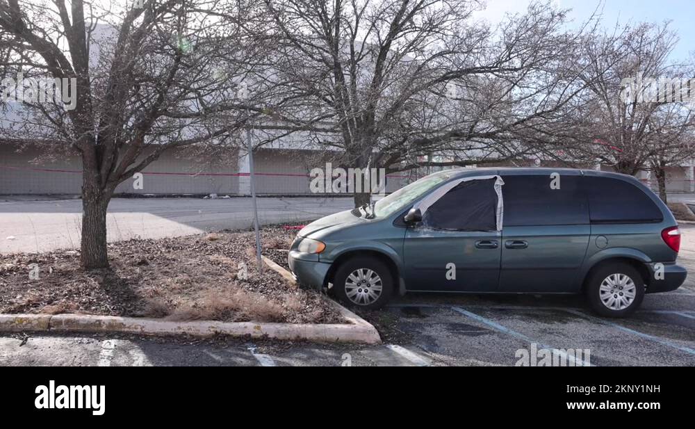 Broken down van Stock Videos & Footage - HD and 4K Video Clips - Alamy