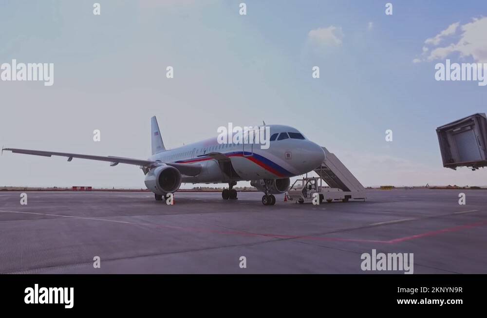 Airplane refueling in flight Stock Videos & Footage - HD and 4K Video ...