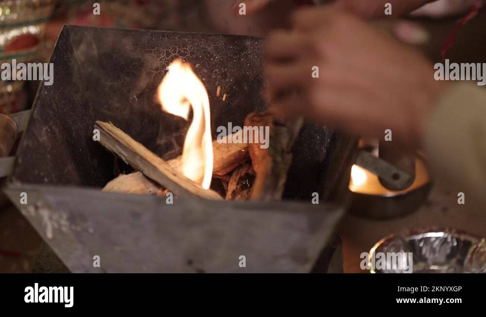 Havan kund Stock Videos & Footage - HD and 4K Video Clips - Alamy