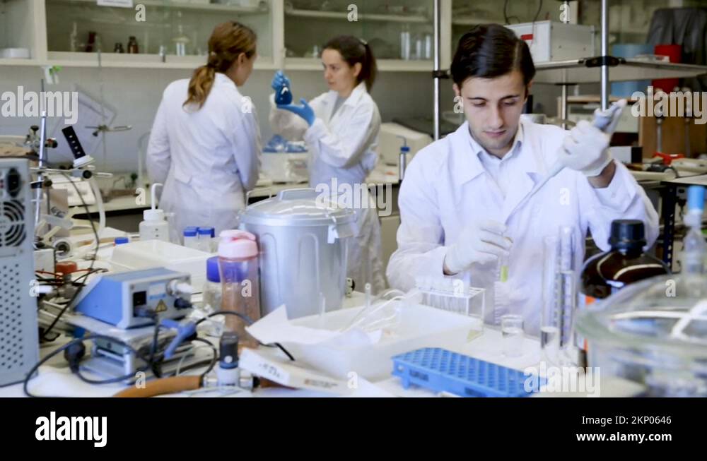Using lab equipment Stock Videos & Footage - HD and 4K Video Clips - Alamy