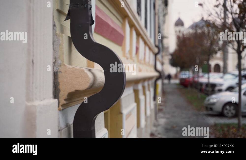 Curved eaves Stock Videos & Footage - HD and 4K Video Clips - Alamy