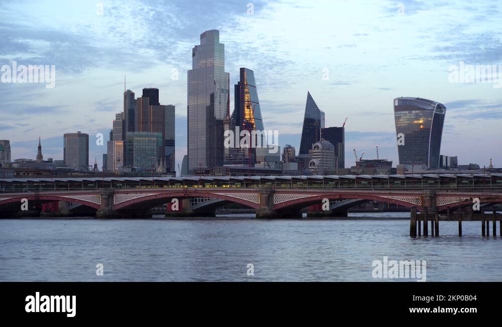 Thames bridge garden Stock Videos & Footage - HD and 4K Video Clips - Alamy