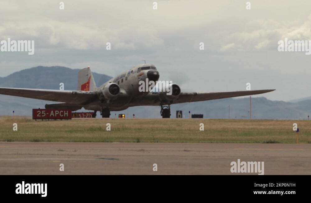 Douglas c47 ww2 Stock Videos & Footage - HD and 4K Video Clips - Alamy