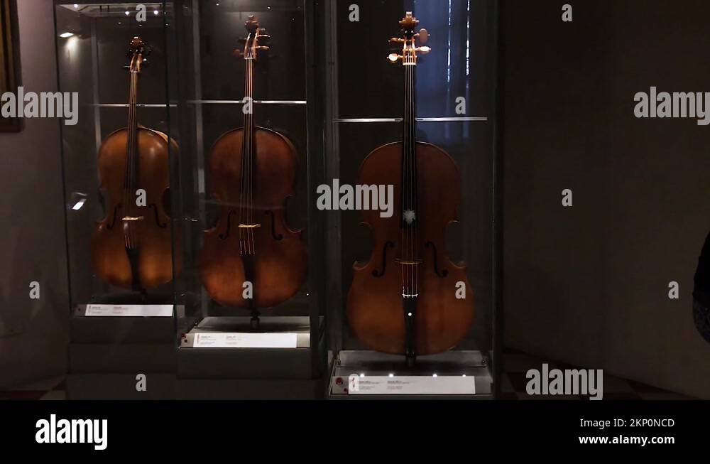 Vintage violins Stock Videos & Footage - HD and 4K Video Clips - Alamy