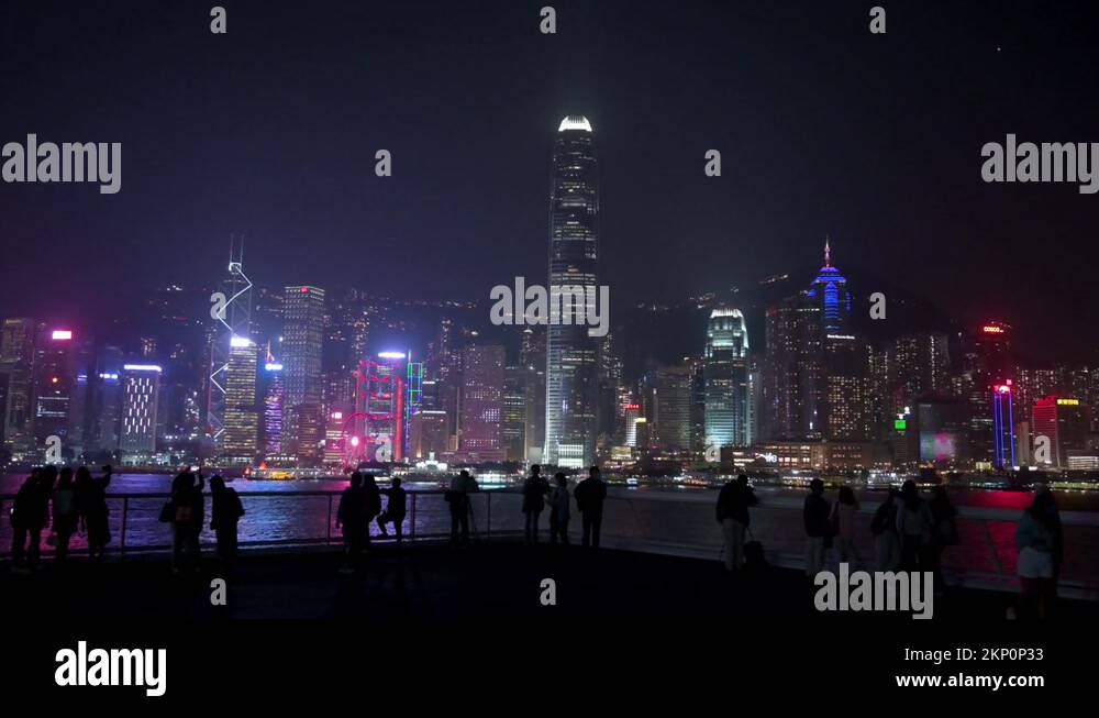 People take photos and enjoy the view of the Victoria Harbour ...