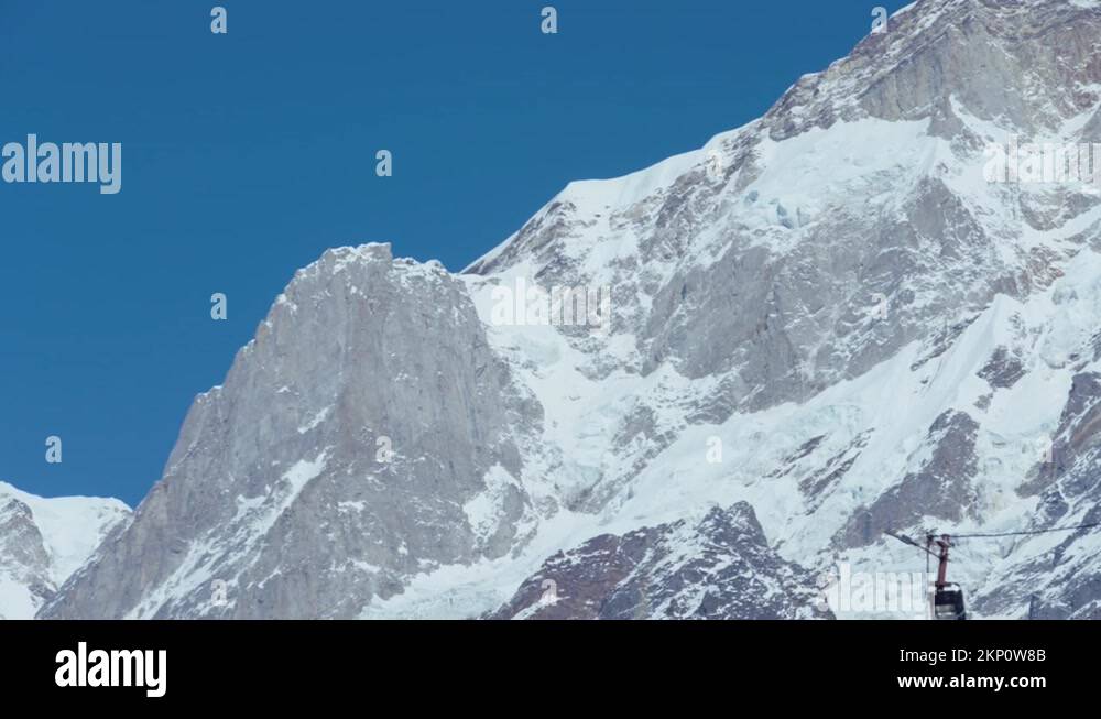 Kedarnath Peak In Himalayan Range, Uttarakhand, India. Hindu Pilgrims ...
