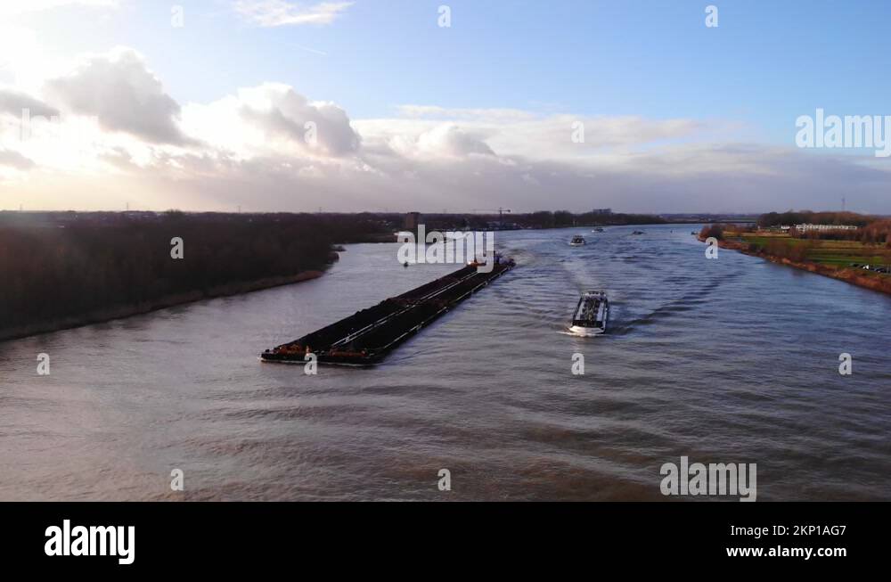 Tow dolly Stock Videos & Footage - HD and 4K Video Clips - Alamy