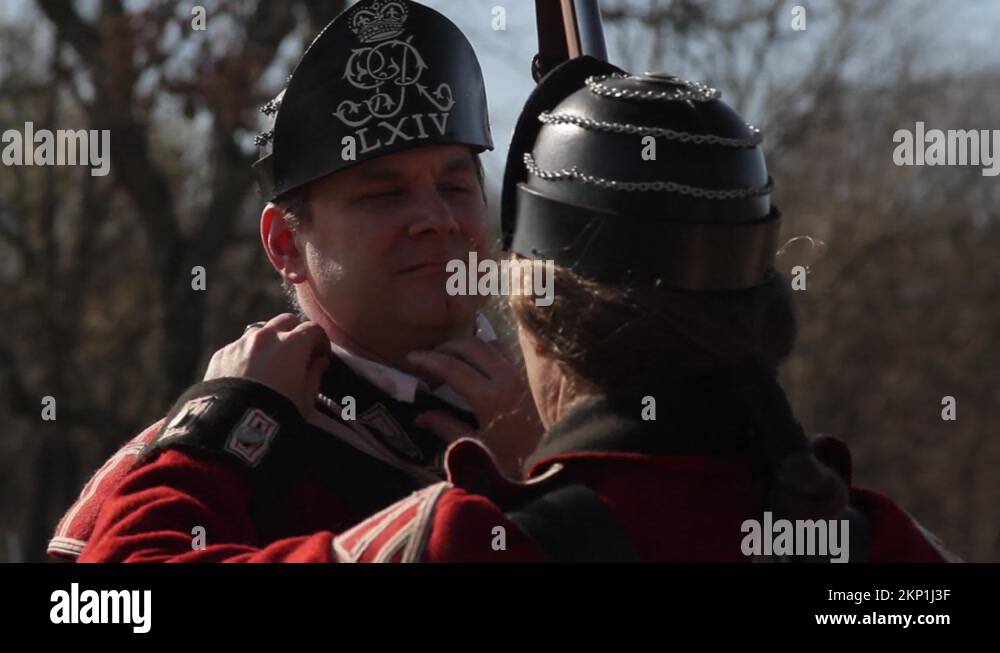 Soldiers of the Revolutionary War era with flintlock muskets ...