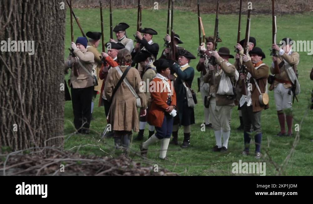 Soldiers of the Revolutionary War era with flintlock muskets - Stand ...