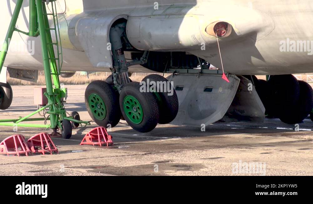 Nose landing gear Stock Videos & Footage - HD and 4K Video Clips - Alamy