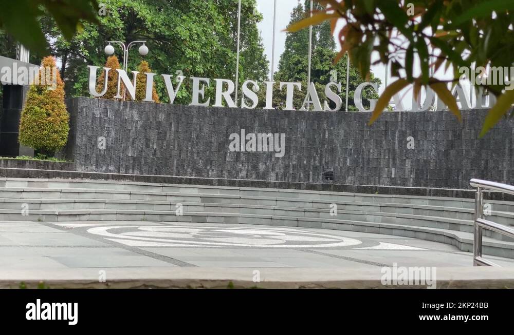 University main gate Stock Videos & Footage - HD and 4K Video Clips - Alamy