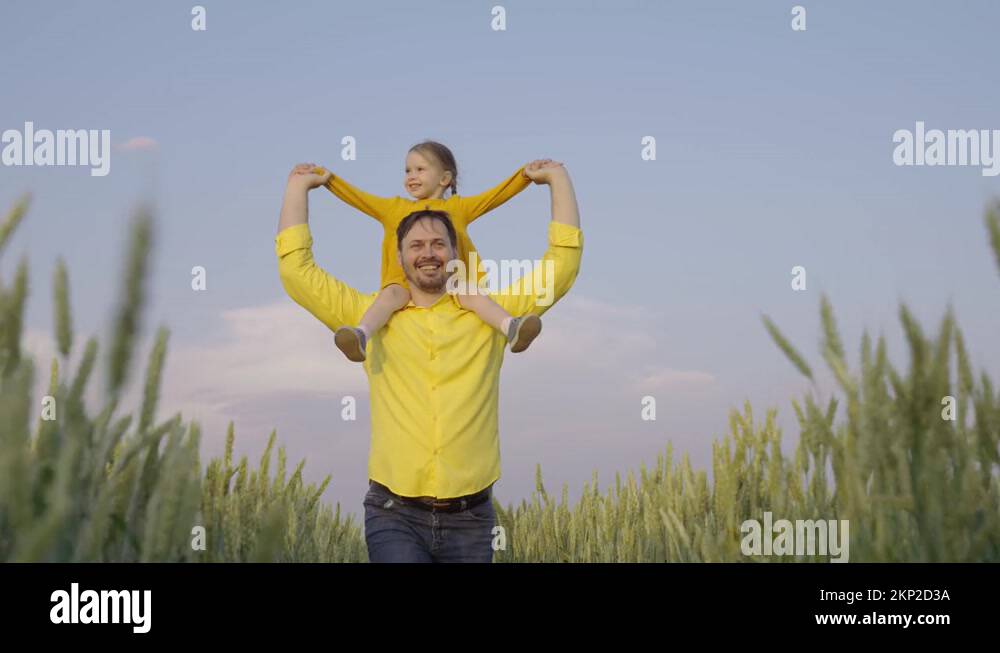 Father daughter run play Stock Videos & Footage - HD and 4K Video Clips ...