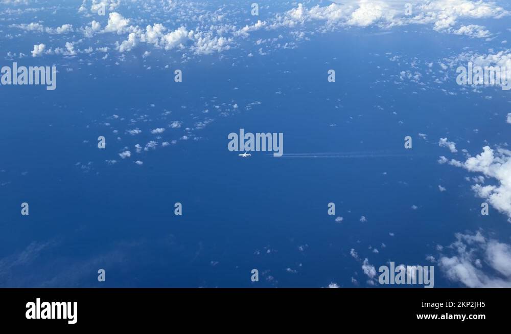 Airplane over ocean Stock Videos & Footage - HD and 4K Video Clips - Alamy