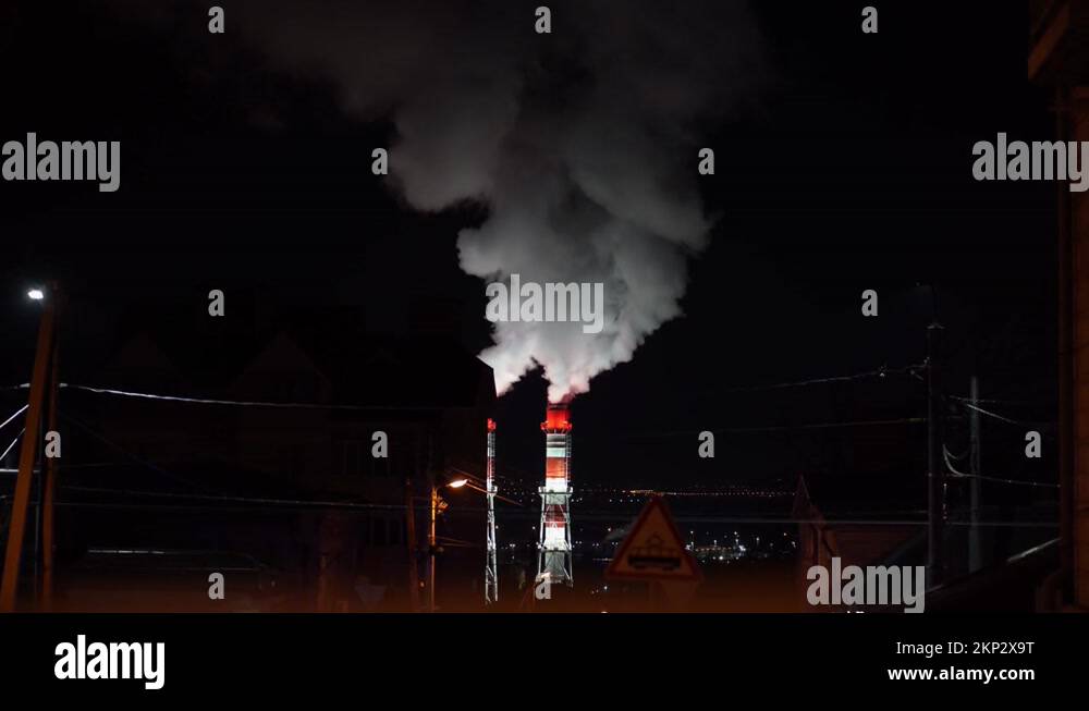 Oil refinery factory, industry plant power at twilight and night sky ...
