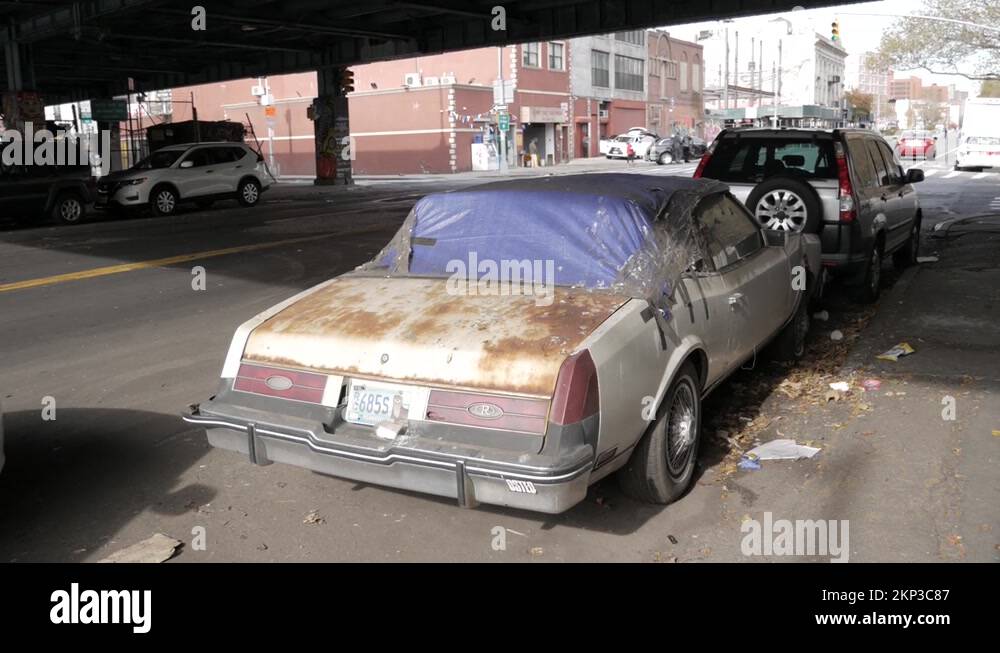 Rusty car Stock Videos & Footage - HD and 4K Video Clips - Alamy