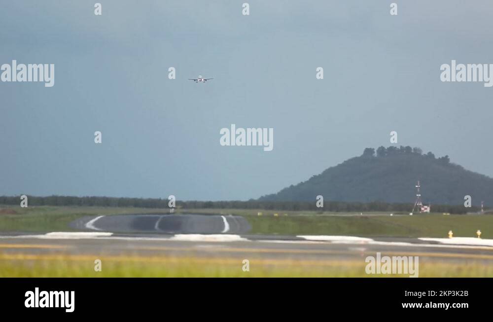 Jetliner long landing Stock Videos & Footage - HD and 4K Video Clips ...