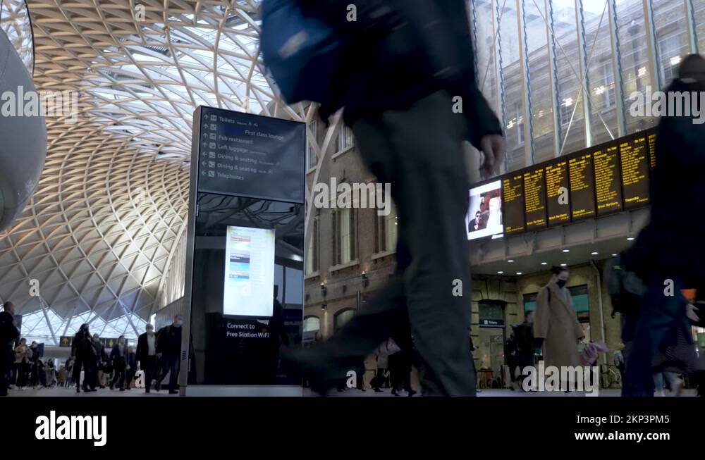 People on concourse arrival Stock Videos & Footage - HD and 4K Video ...