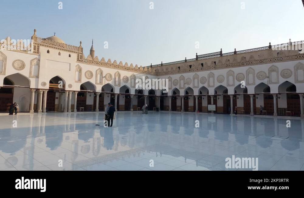 People taking photos at the courtyard of the Al-Azhar Mosque, Cairo ...