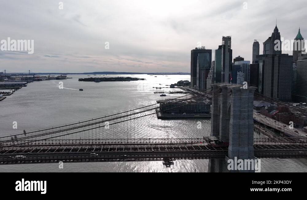 alt flying clockwise view of Bkln Bridge and downtown NYC Stock Video ...