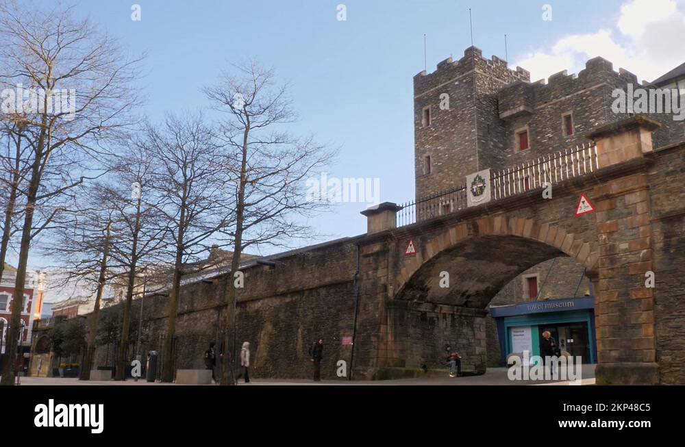 Magazine gate Stock Videos & Footage - HD and 4K Video Clips - Alamy