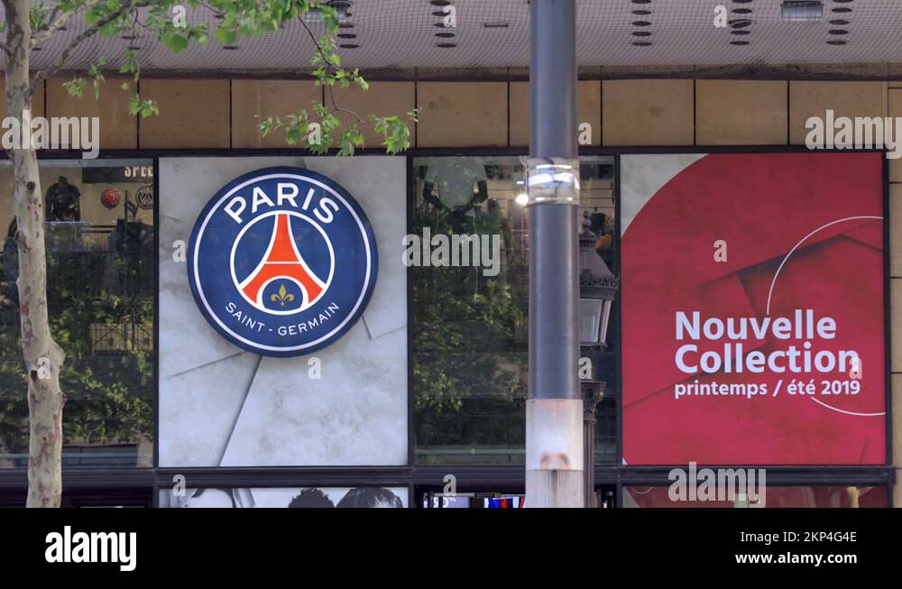 Psg fan Stock Videos & Footage - HD and 4K Video Clips - Alamy