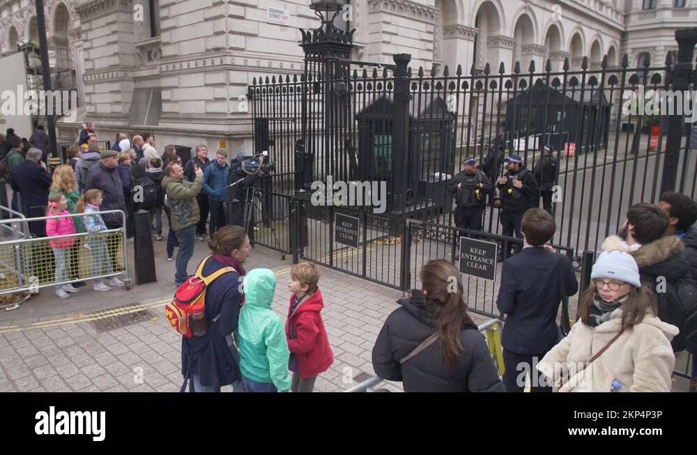 Gates of downing street Stock Videos & Footage - HD and 4K Video Clips ...