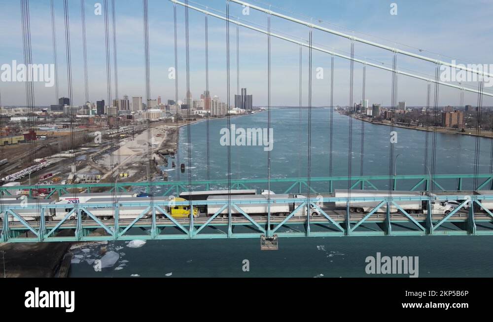 Ambassador bridge full of semi-trucks trying to pass USA - Canda border ...