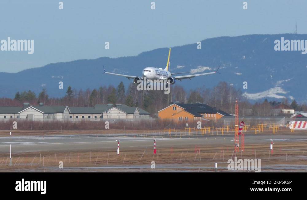 No livery plane Stock Videos & Footage - HD and 4K Video Clips - Alamy
