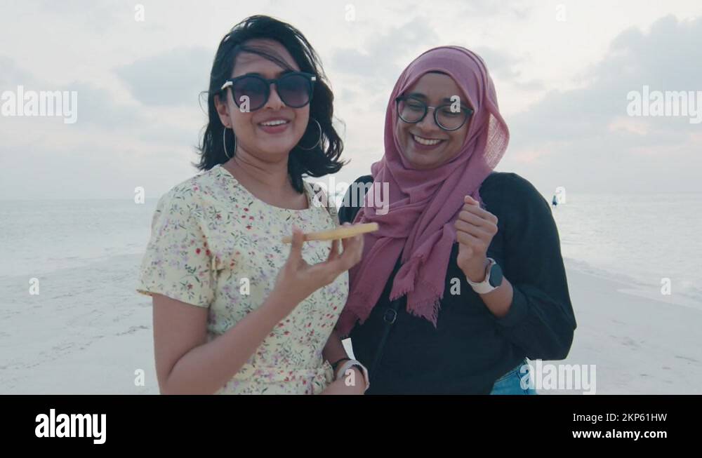 Maldivian women Stock Videos & Footage - HD and 4K Video Clips - Alamy