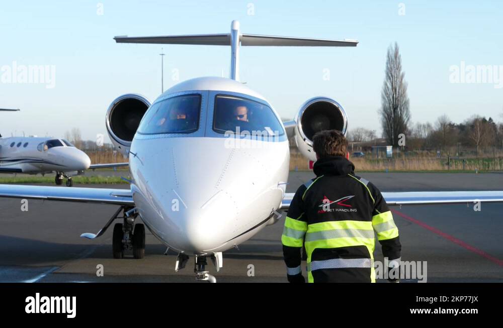 Learjet cockpit Stock Videos & Footage - HD and 4K Video Clips - Alamy