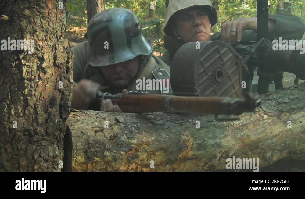 Staged WW1 Combat Recreation - German Machine Gun Team, 1918 Stock ...