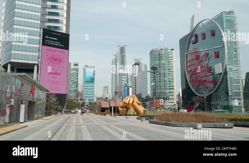 Starfield mall Stock Videos & Footage - HD and 4K Video Clips - Alamy