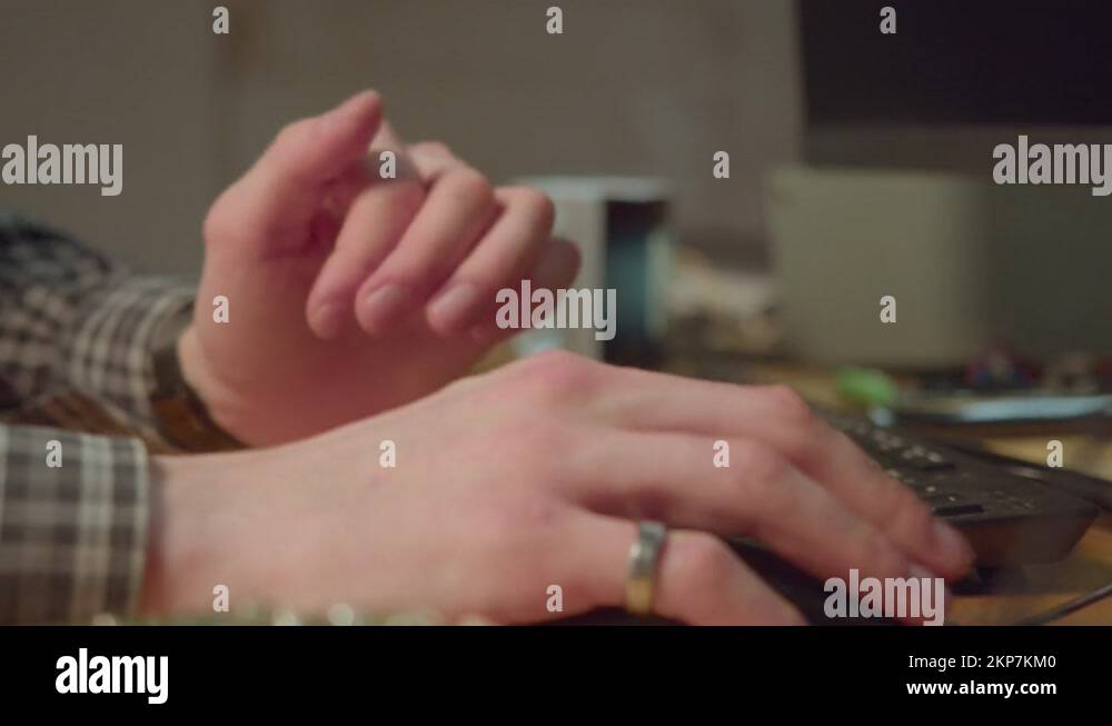 Typing checks Stock Videos & Footage - HD and 4K Video Clips - Alamy