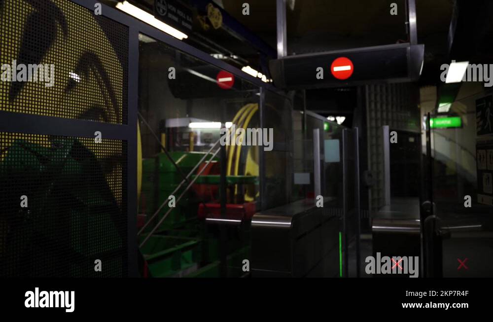 Cable car rotating Stock Videos & Footage - HD and 4K Video Clips - Alamy