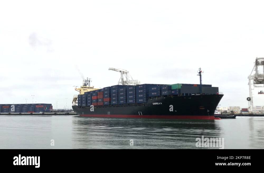 Turning a large ship Stock Videos & Footage - HD and 4K Video Clips - Alamy