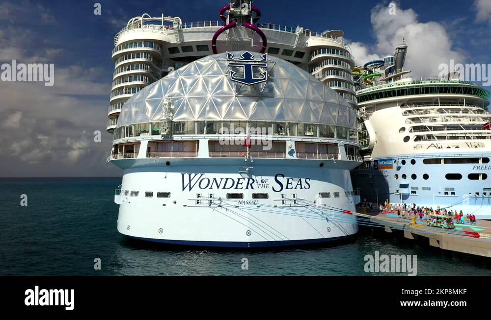 Rotating drone shot of the aft of the Wonder Of The Seas Royal ...