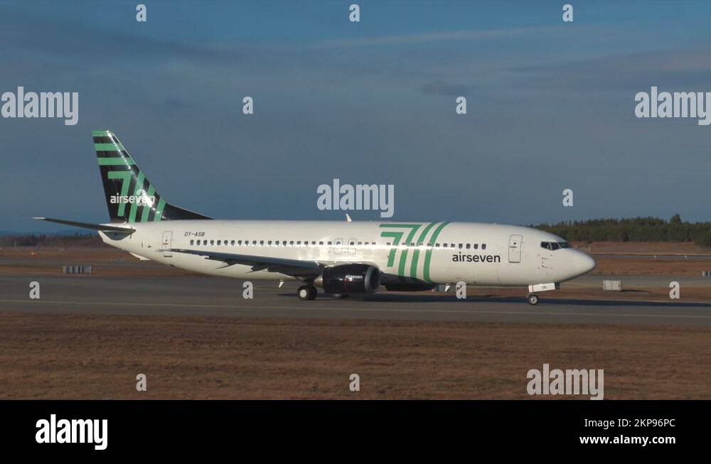 Boeing 737 400 Stock Videos & Footage - HD and 4K Video Clips - Alamy
