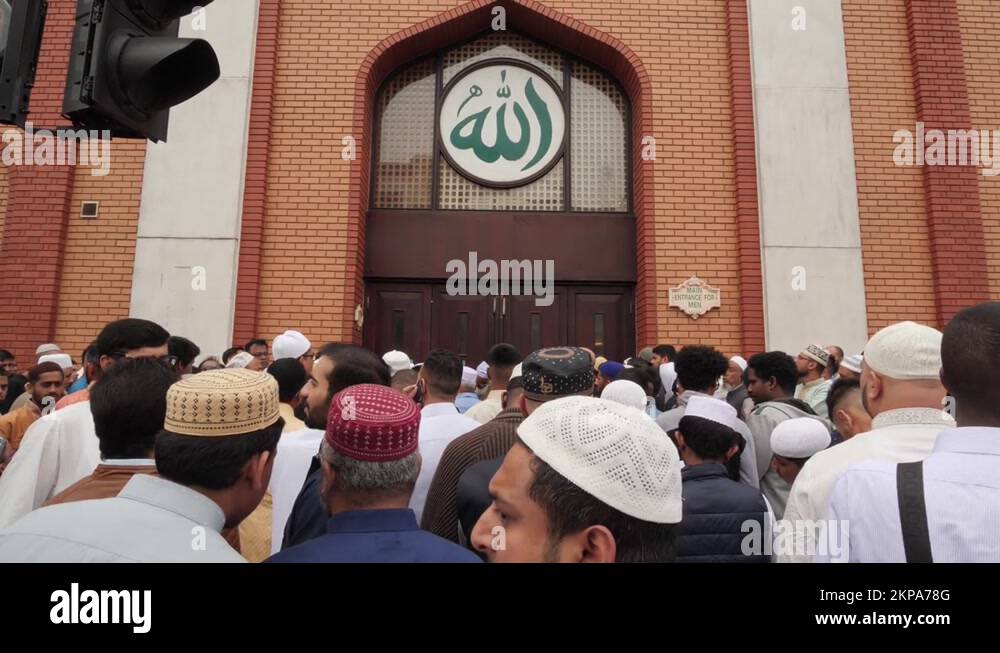Eid Mubarak at East London Mosque Entrance crowds of Muslim worshippers ...