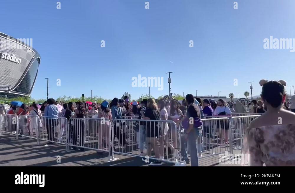 Stadium fans line Stock Videos & Footage - HD and 4K Video Clips - Alamy