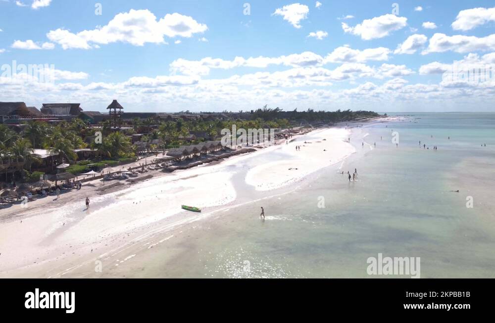 Busy beaches Stock Videos & Footage - HD and 4K Video Clips - Alamy
