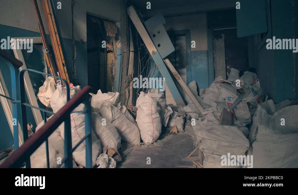 war building ruin Ukraine destruction city bomb house attack destroyed ...