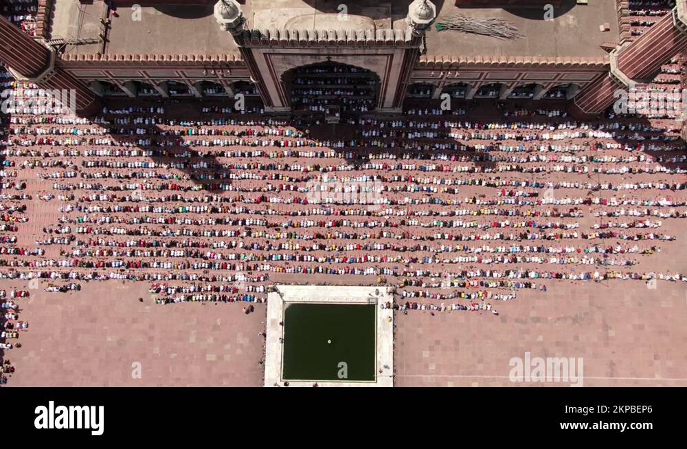 An aerial shot of Jama Masjid with people praying namaz in New Delhi ...