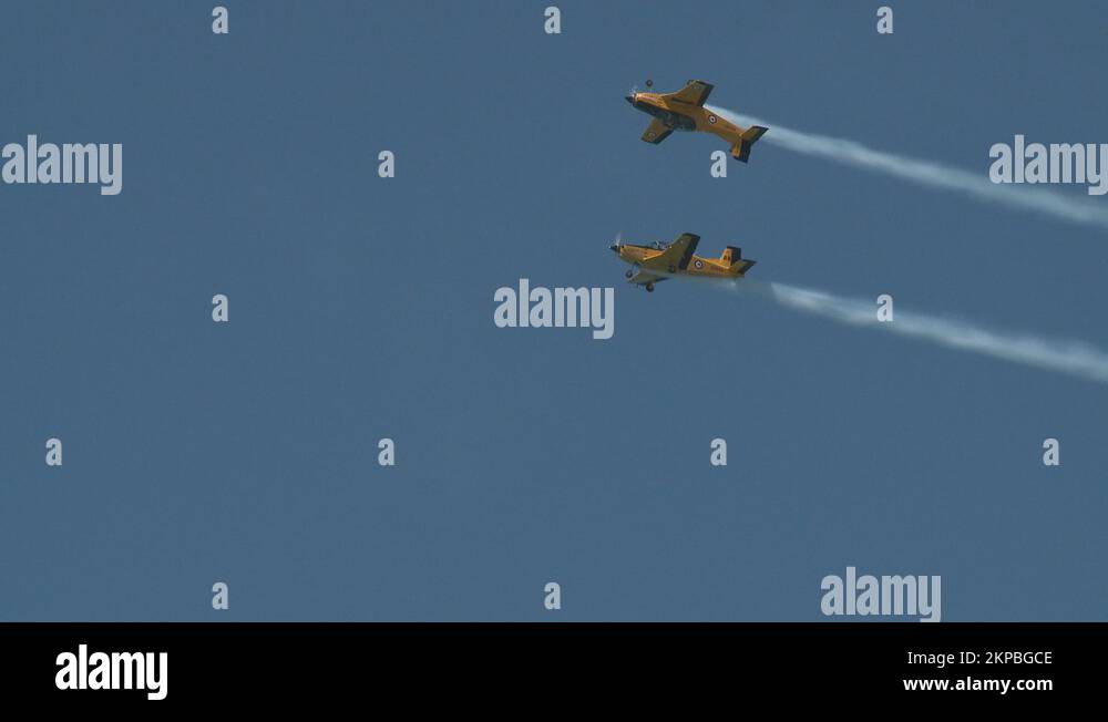 Upside down plane Stock Videos & Footage - HD and 4K Video Clips - Alamy