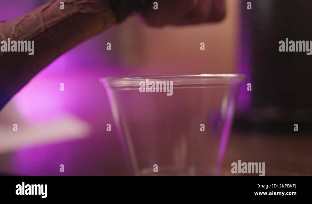 Pop champagne Stock Videos & Footage - HD and 4K Video Clips - Alamy