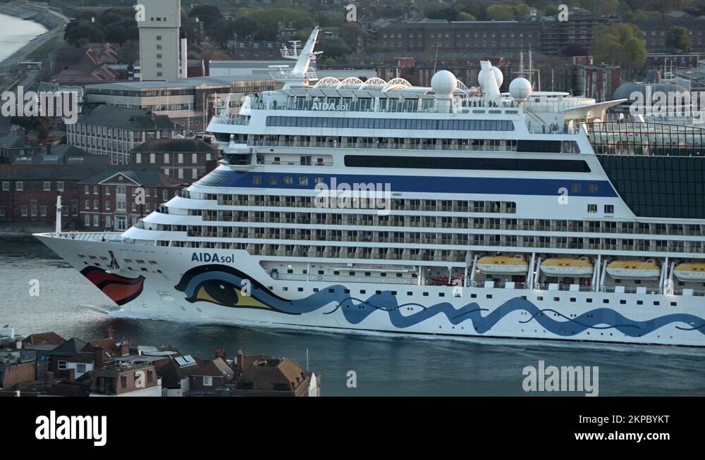 River solent Stock Videos & Footage - HD and 4K Video Clips - Alamy