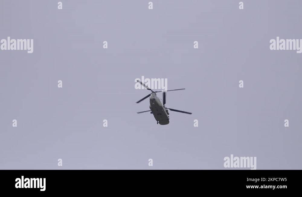 Ch 47 chinook helicopter flying Stock Videos & Footage - HD and 4K ...