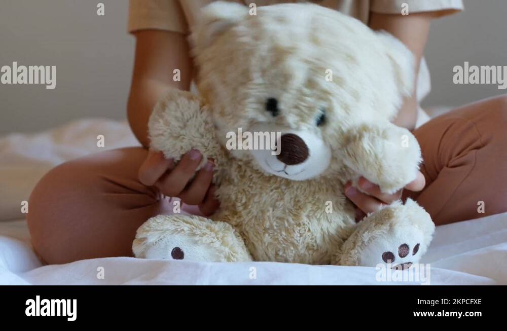 Teddy bear waving Stock Videos & Footage - HD and 4K Video Clips - Alamy